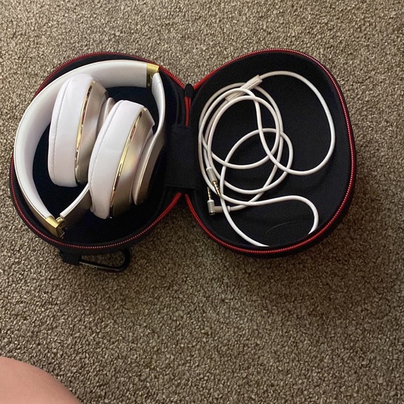 Beats by Dre | Headphones | Rose Gold Bluetooth Brand New Beats Case ...